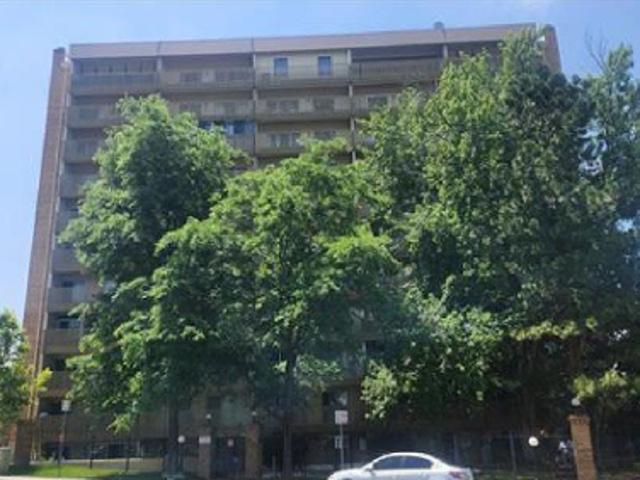 E Girard Ave Apt 806