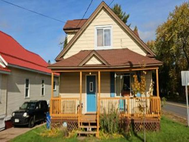 E Gogebic St