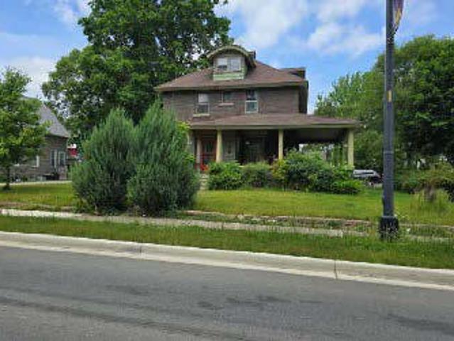 E Huron Ave