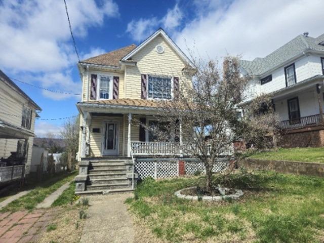 E Hawthorne St