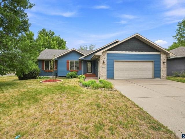 E Heatherwood Dr, Brandon, SD 57005