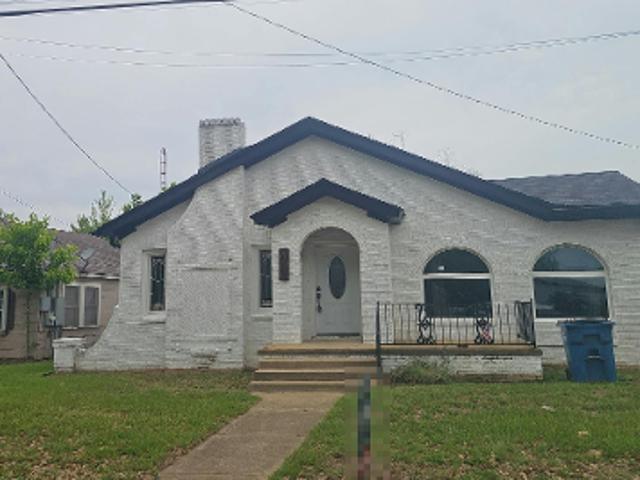 E Henderson St