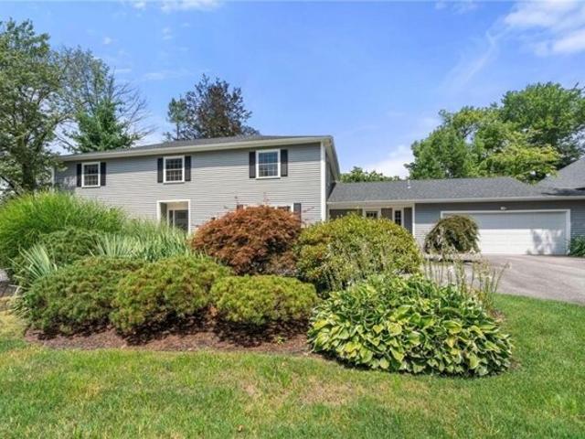 E Hill Dr, Cranston, Home For Sale
