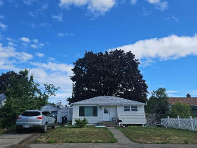 E Hoffman Ave