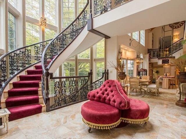 E Holland Rd, Brimfield, Farm House For