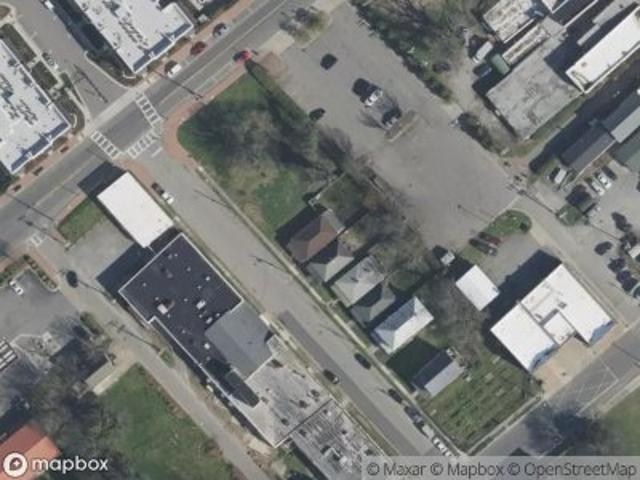 E Howard St