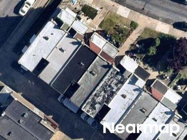 E Howell St
