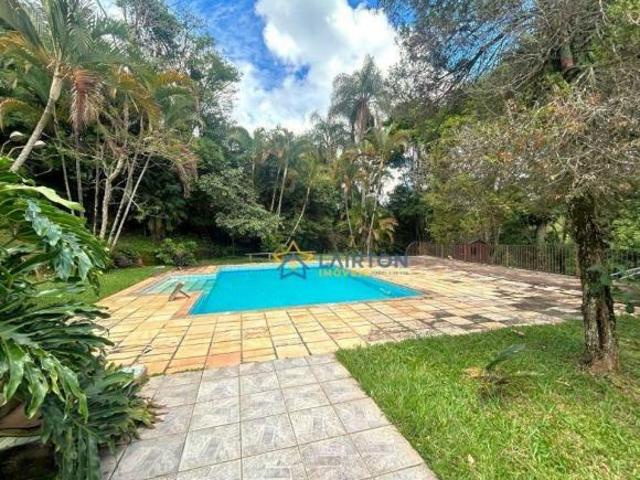 É IMPERDÍVEL! Lago e uma Pequena Cascata – Chácara Exclusiva em Atibaia