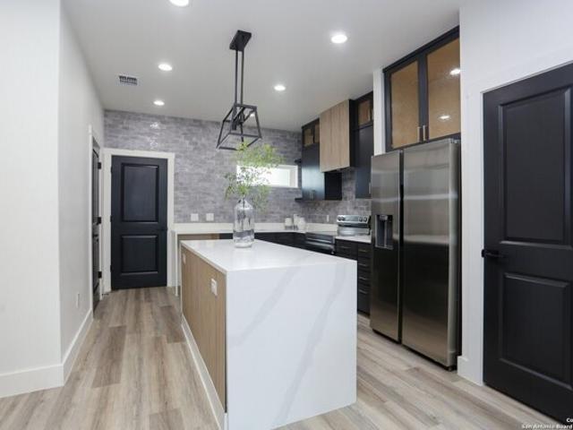 E Lachapelle, San Antonio, Home For Sale