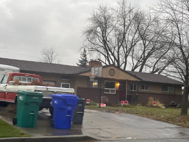 E Lacrosse Ave