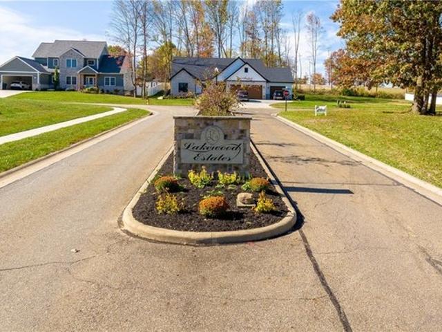 E Lakewood Dr, Canal Fulton, OH 44614