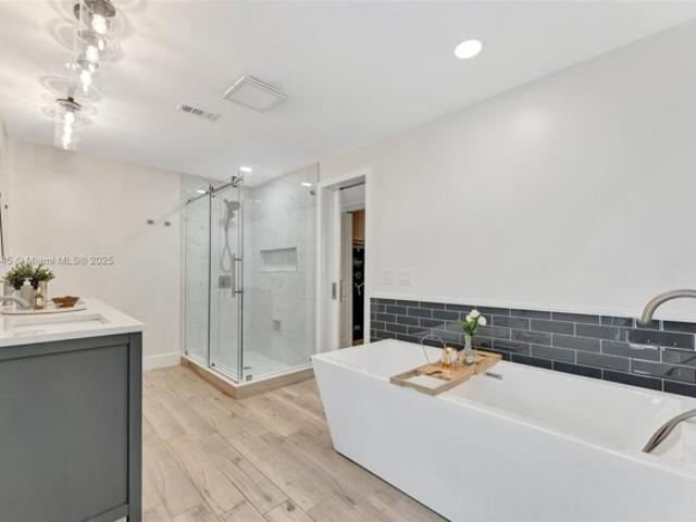 E Lake Dasha Dr, Plantation, Home For Sale