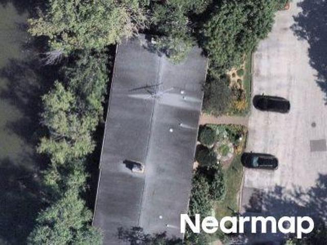 E Lake Dr