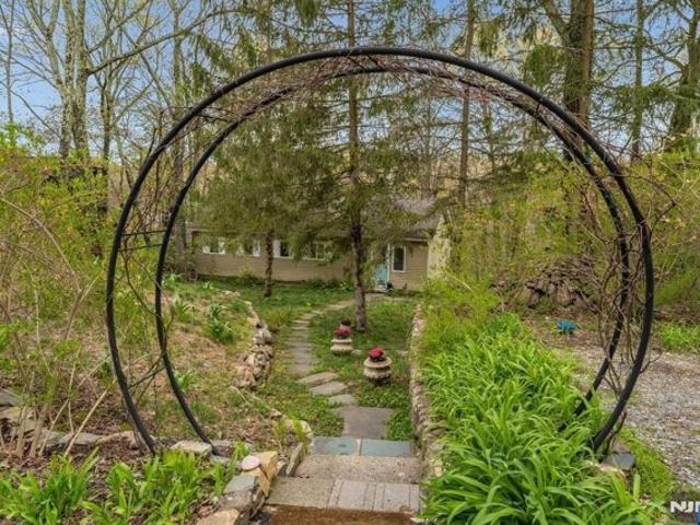 E Lakeshore Dr, Vernon, Home For Sale