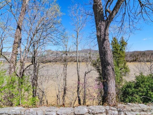 E Lakeshore Dr, Burnside, Home For Sale