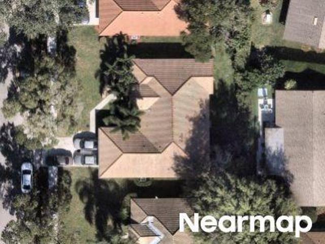 E Lancewood Pl