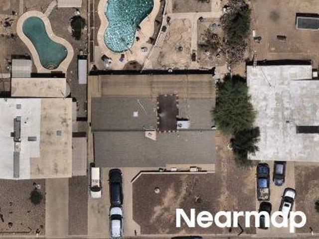 E Laurel Dr