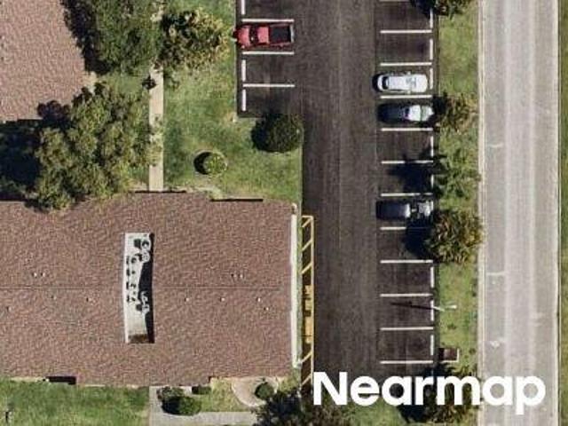 E Laurel Dr