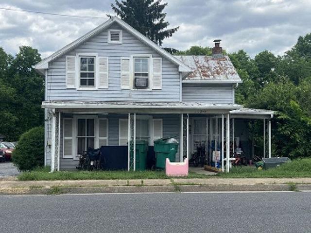 E Lee St