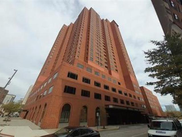E Lee St Apt 1002