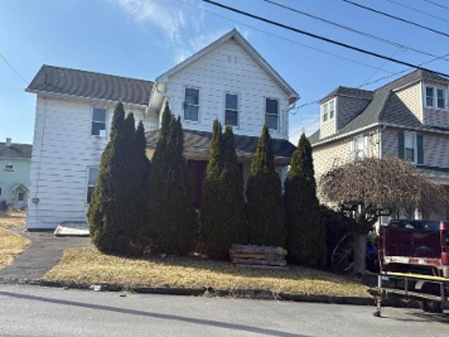 E Liberty St