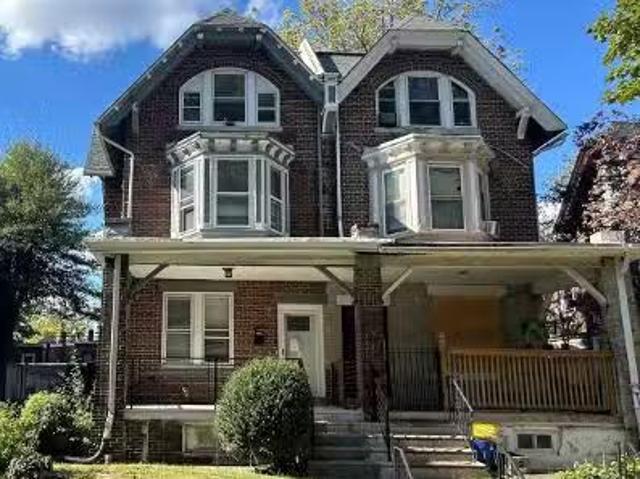 E Locust Ave