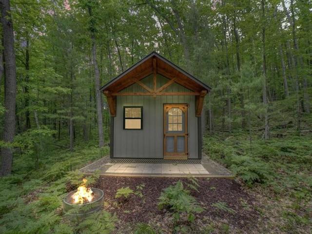 E Long Lake Rd, Cadillac, MI 49601