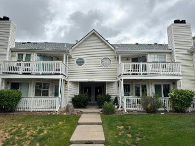 E Pacific Cir