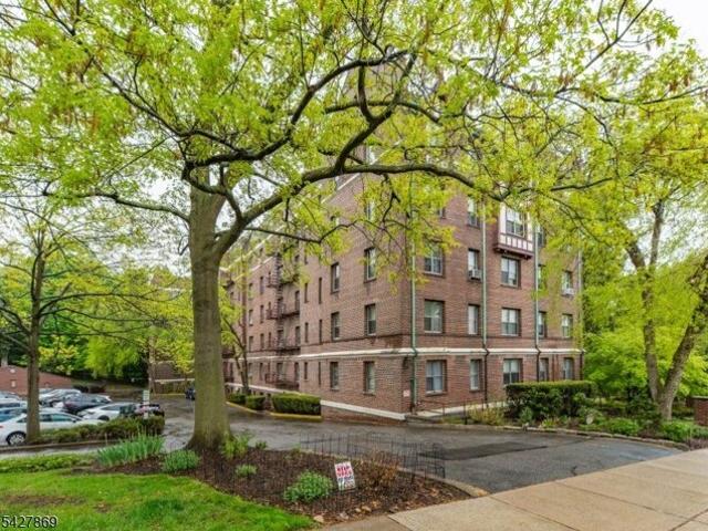 E Palisade Ave, Englewood, Condo For Sale