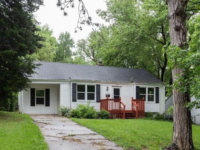 E Pocahontas Ln, Kansas City, Home For Sale