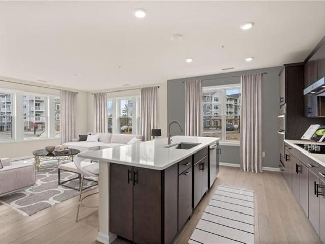 E Point Dr Unit,east Providence, Condo For Sale