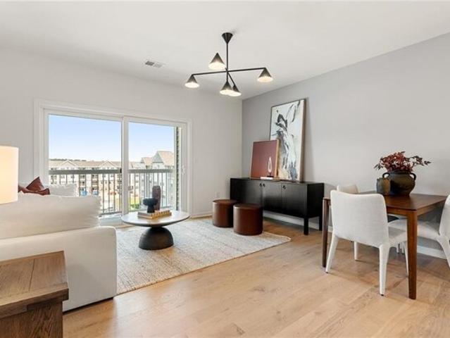 E Point Dr Unit,east Providence, Condo For Sale