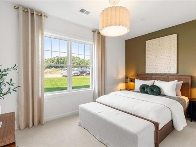E Point Dr Unit,east Providence, Condo For Sale