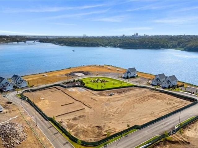 E Point Dr Unit,east Providence, Condo For Sale