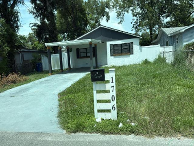 E Poinsettia Ave