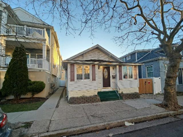 E Poplar Ave