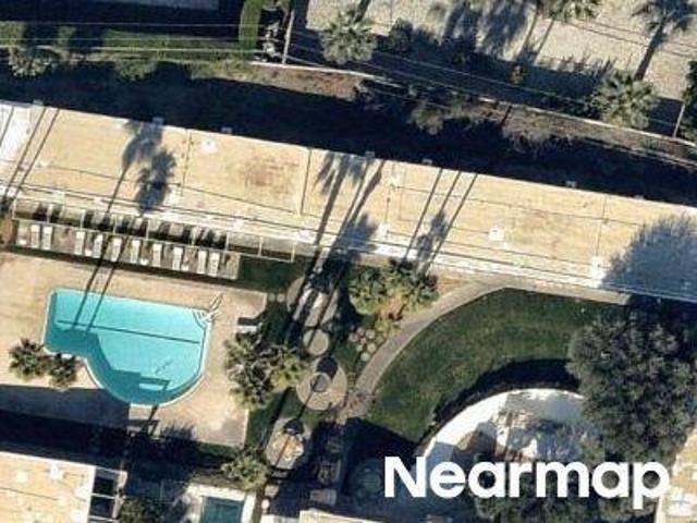 E Racquet Club Rd