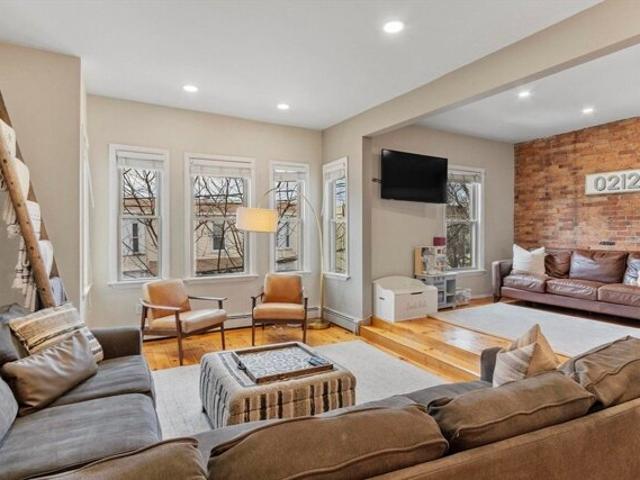 E Rd St Apt,boston, Condo For Sale