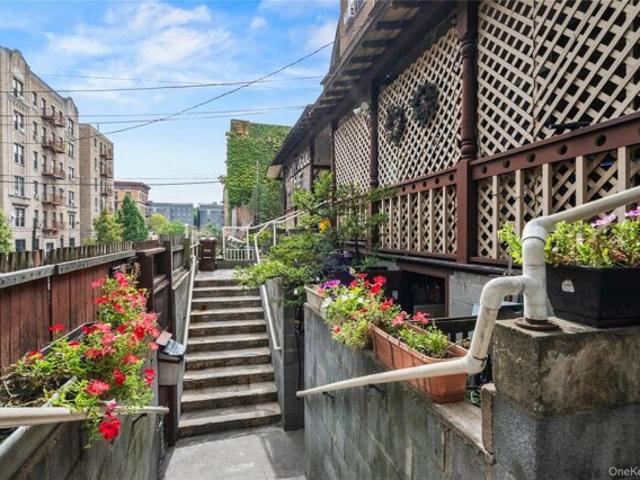E Rd St, Bronx, Home For Sale