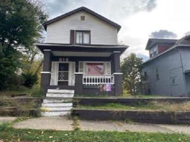 E Reynolds St