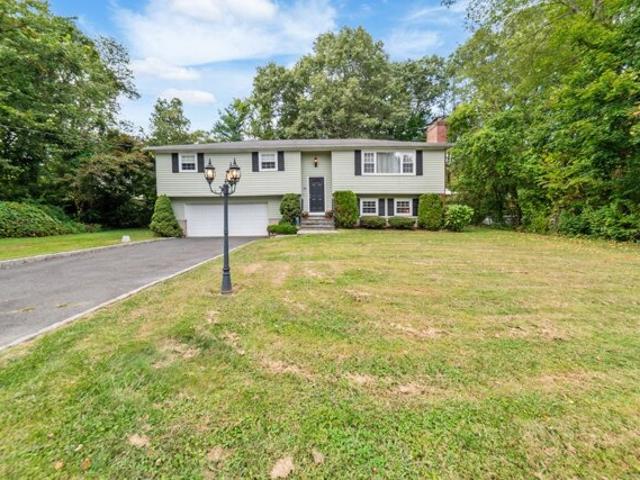 E Ridge Dr, Middlebury, Home For Sale
