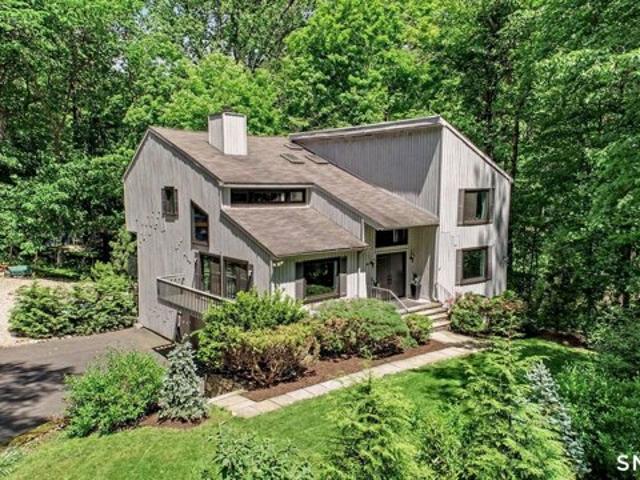 E Ridge Rd, Stamford, Home For Sale