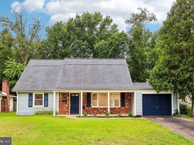 E River Dr, Willingboro, Home For Sale