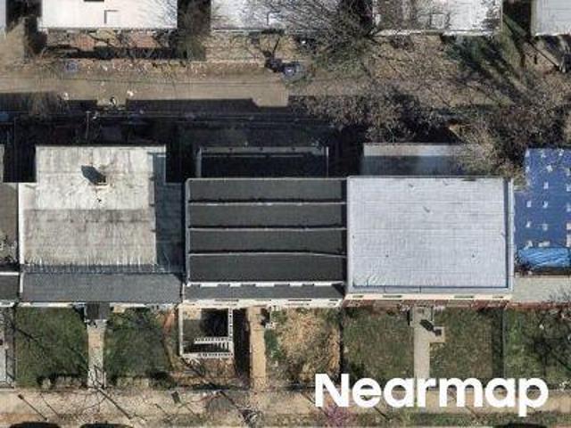 E St NE