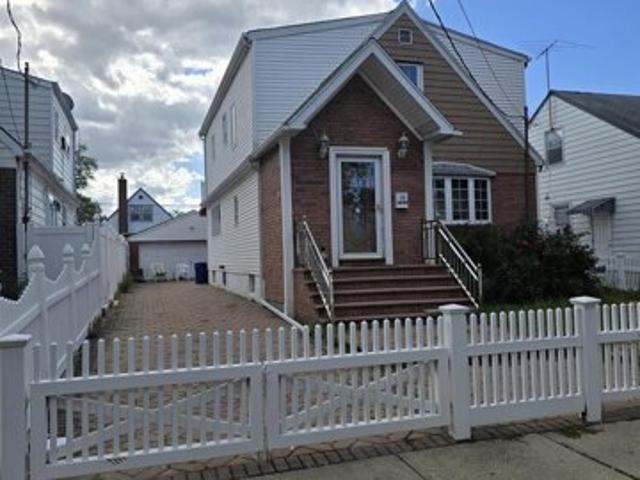 E St, Glen Oaks, Home For Sale