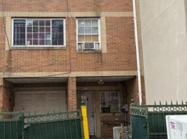 E St St, Bronx, Home For Sale