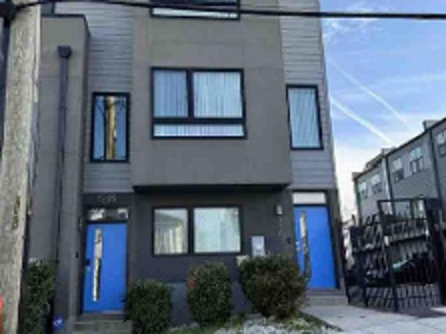 E St SE