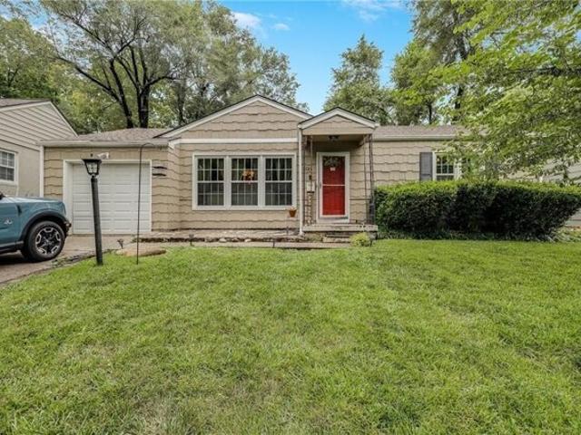 E Sweeney Blvd, Kansas City, Home For Sale