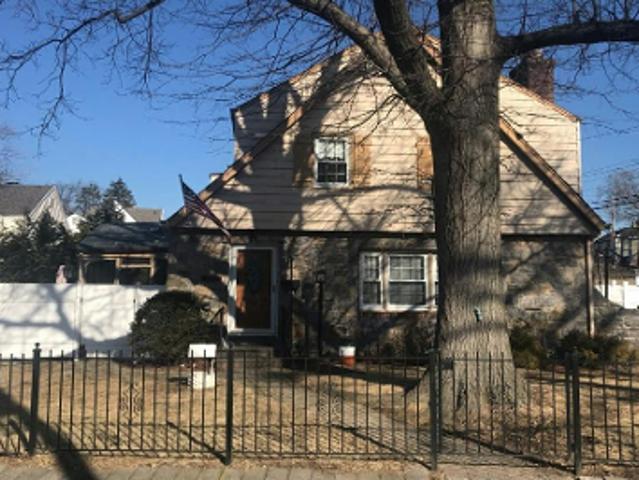 E Sanford St