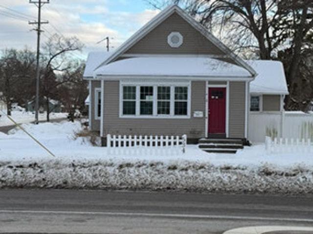 E Savidge St